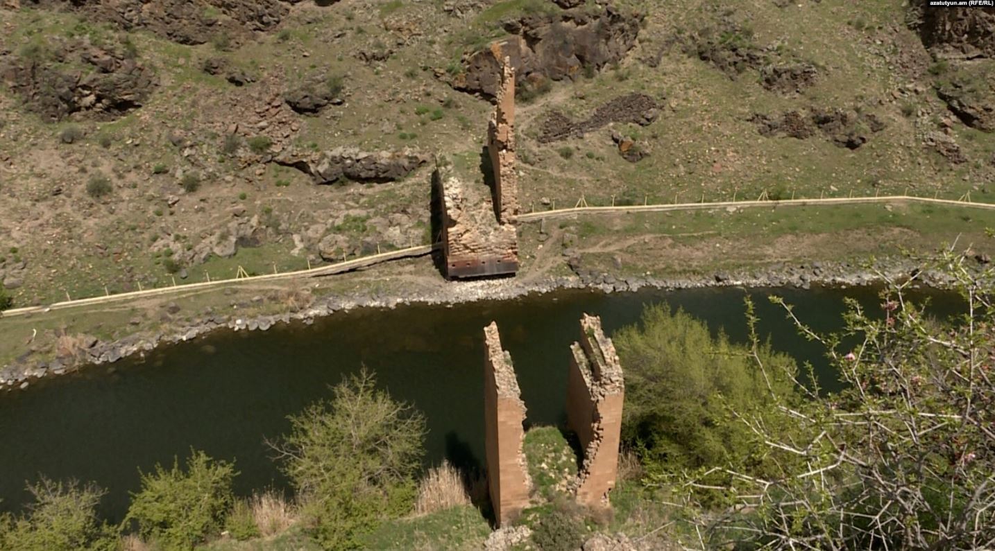 Armenia Building Checkpoint On Turkish Border - Oragark